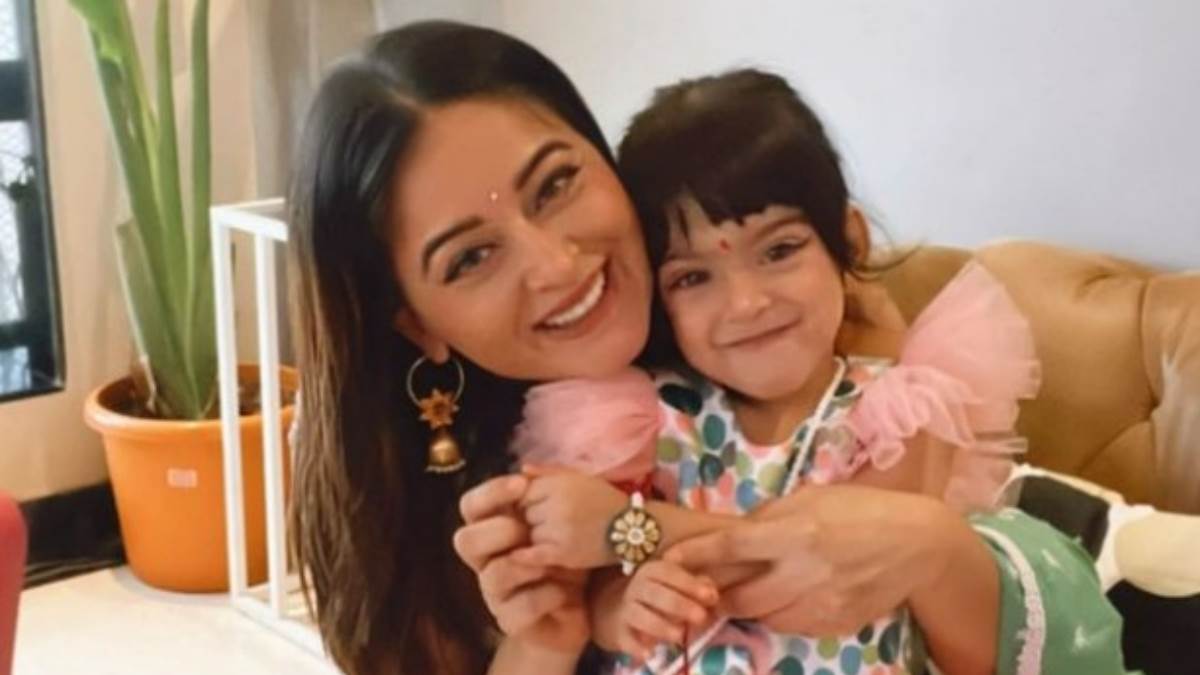 Mahhi Vij Plance Accident: बेटी तारा संग फ्लाइट में फंसी थीं माही विज ...