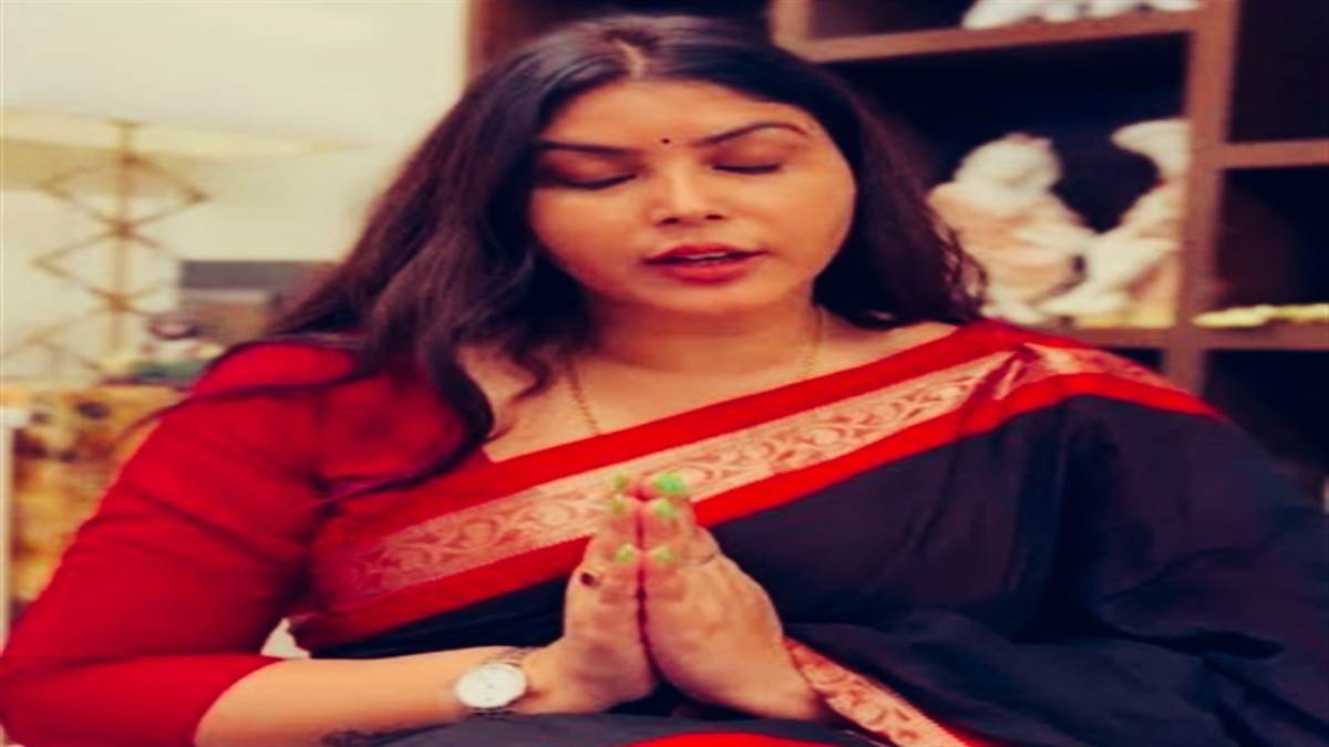 यूट्यूबर और वाराणसी नगर निगम की पूर्व ब्रांड एंबेस्डर माडल ममता राय पर ...