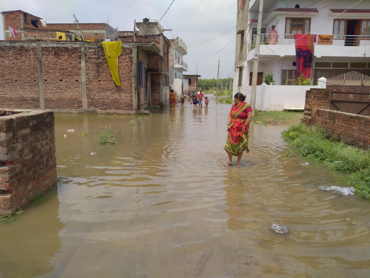 Flood In Varanasi : गंगा का जलस्‍तर चेतावनी बिंदु के पार, देखें काशी ...