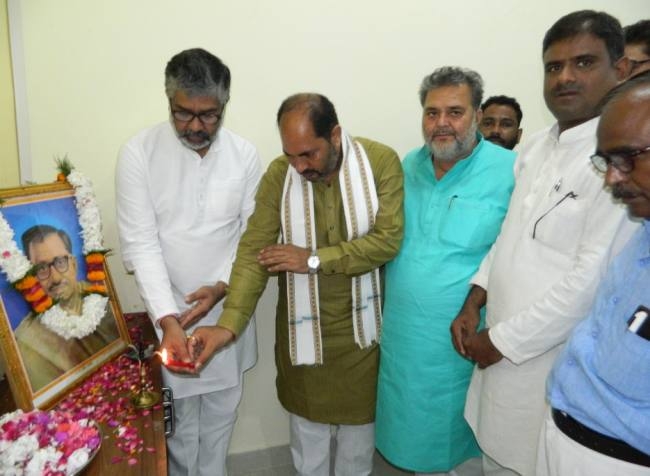 पंडित दीनदयाल के सिद्धांतों को आत्मसात करना सच्ची श्रद्धांजली - True ...