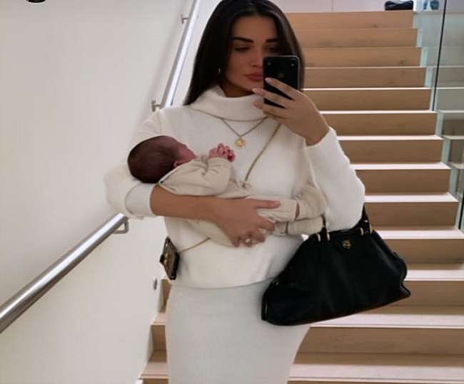 Amy Jackson Outing with Son: एमी जैक्सन ने बेटे एंड्रियास के साथ पहली ...