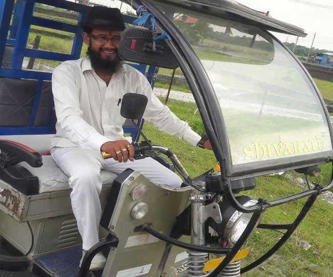 ई-रिक्शा चालक संवार रहा बच्चों का भविष्य निशुल्क शिक्षा देकर समाज में ...