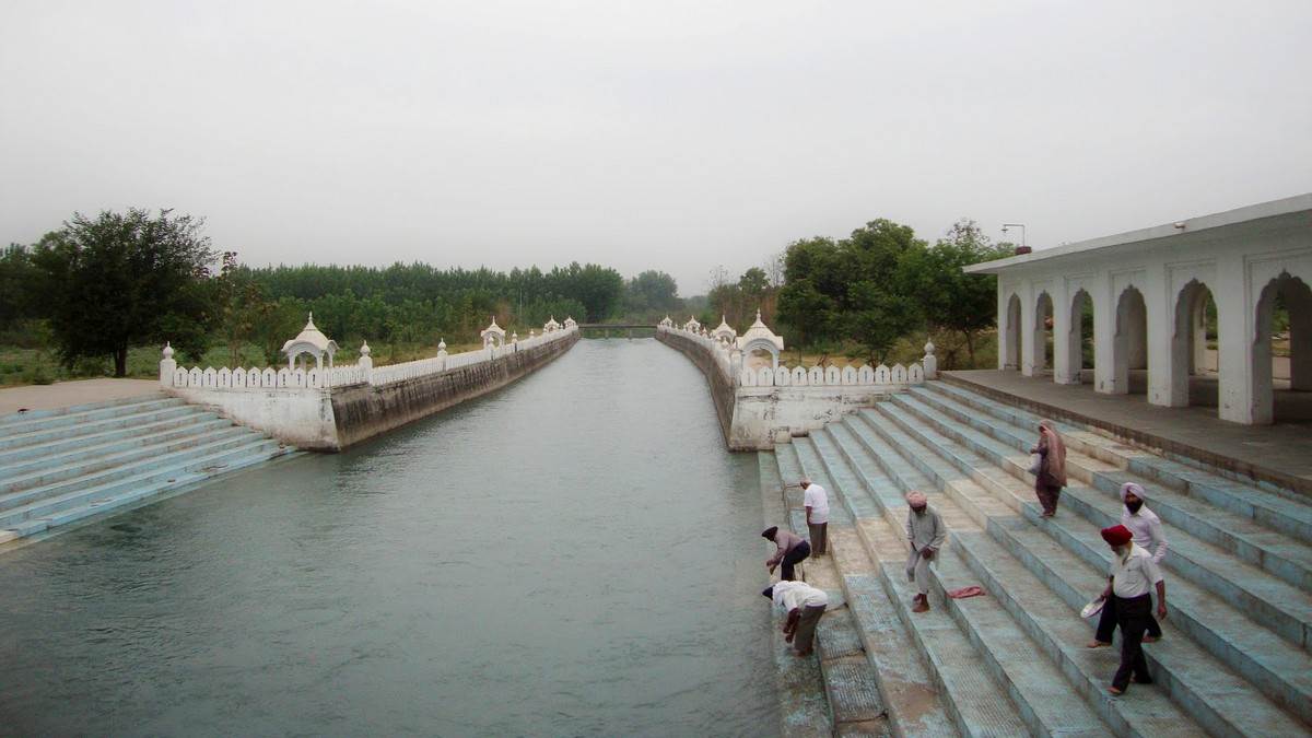 Punjab News: पातालपुरी साहिब गुरुद्वारा साहिब के पास सतलुज में मिल रहा ...