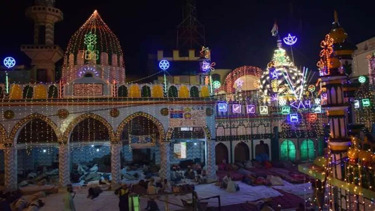 Urs E Razvi: फिर आने का इरादा लेकर दरगाह आला हजरत पर दी सलामी, अपने ...