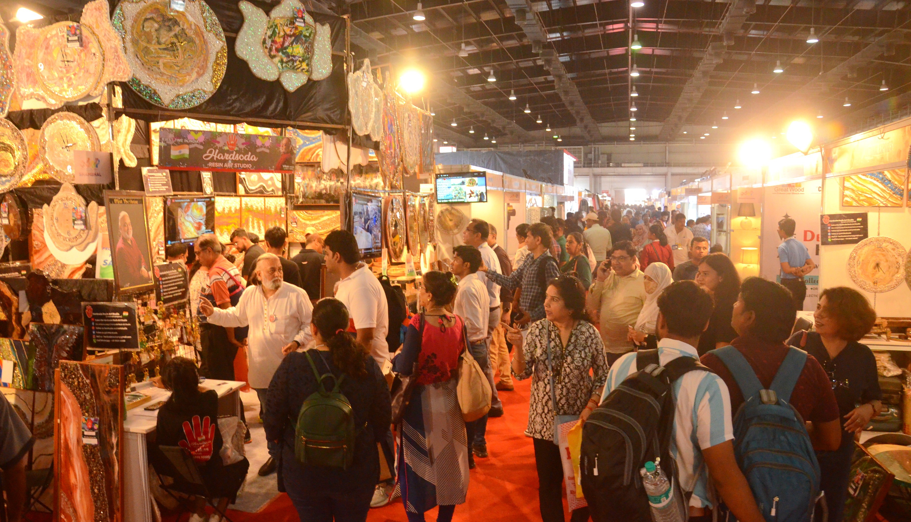 UP Trade Show: कुटीर उद्योगों को फर्श से अर्स पर पहुंचने का मिला ...