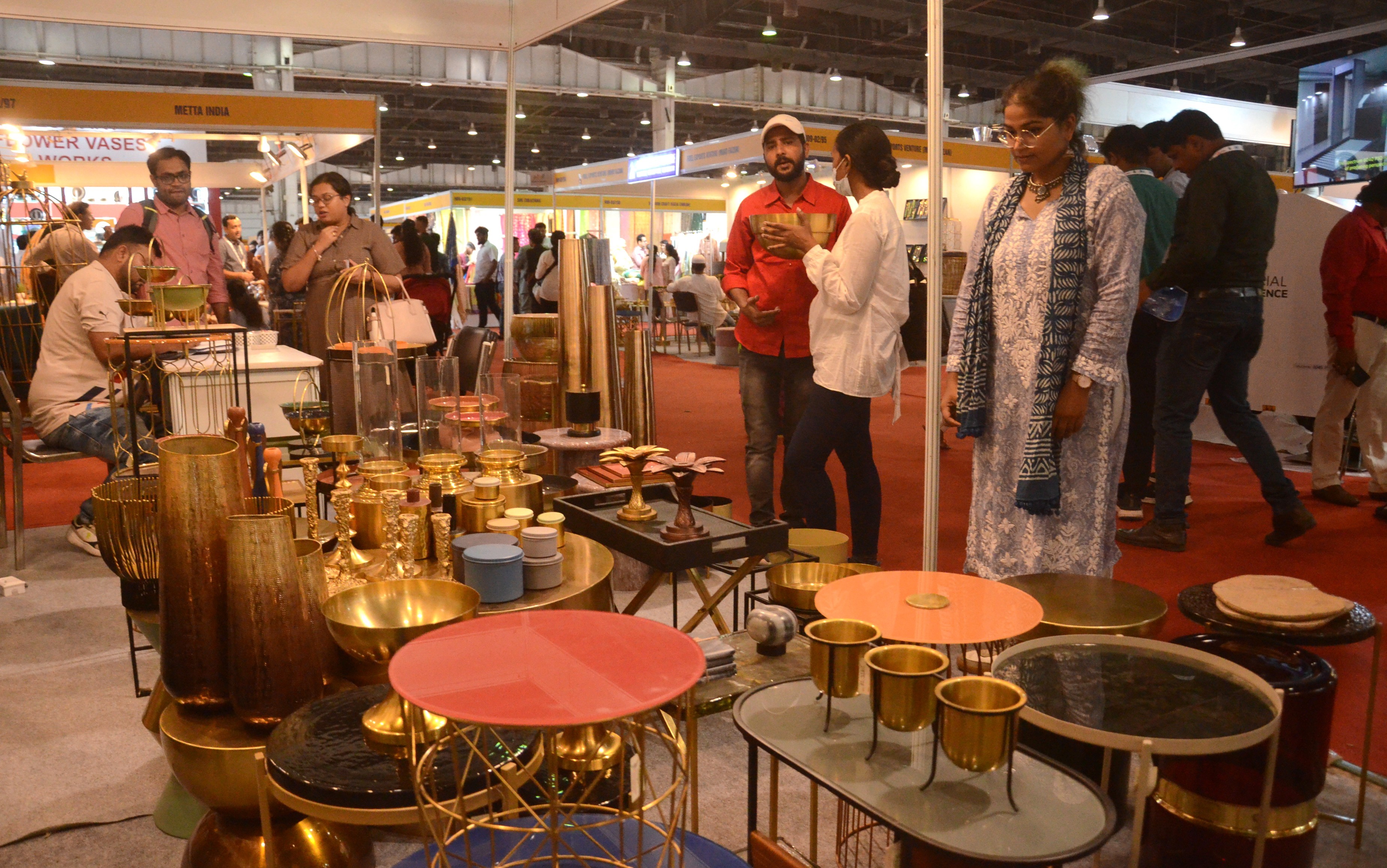 UP Trade Show: कुटीर उद्योगों को फर्श से अर्स पर पहुंचने का मिला ...