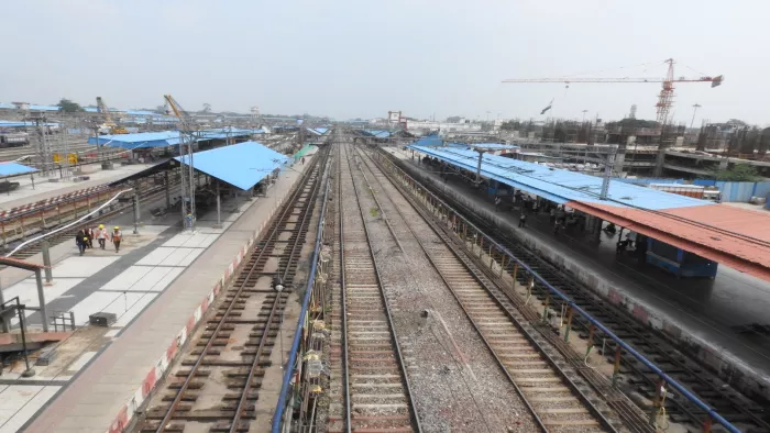 Railways Mega Block: गोरखपुर जंक्शन पर 13 घंटे ठप रहा ट्रेनों का संचालन ...