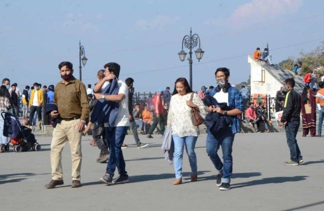शिमला में त्योहार ने बढ़ाई सैलानियों की भीड़ - The festival and weekend ...
