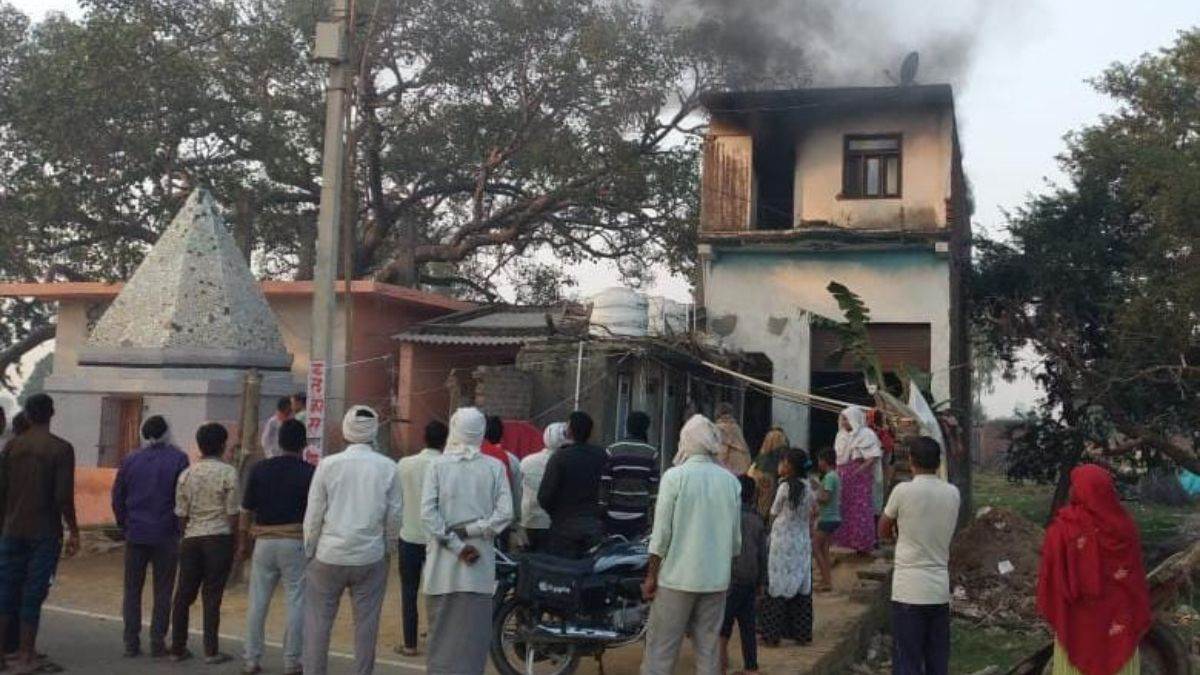 Badaun News: दीपावली की रात पटाखा से झोपड़ी में लगी आग, जिंदा जल गईं 20 ...