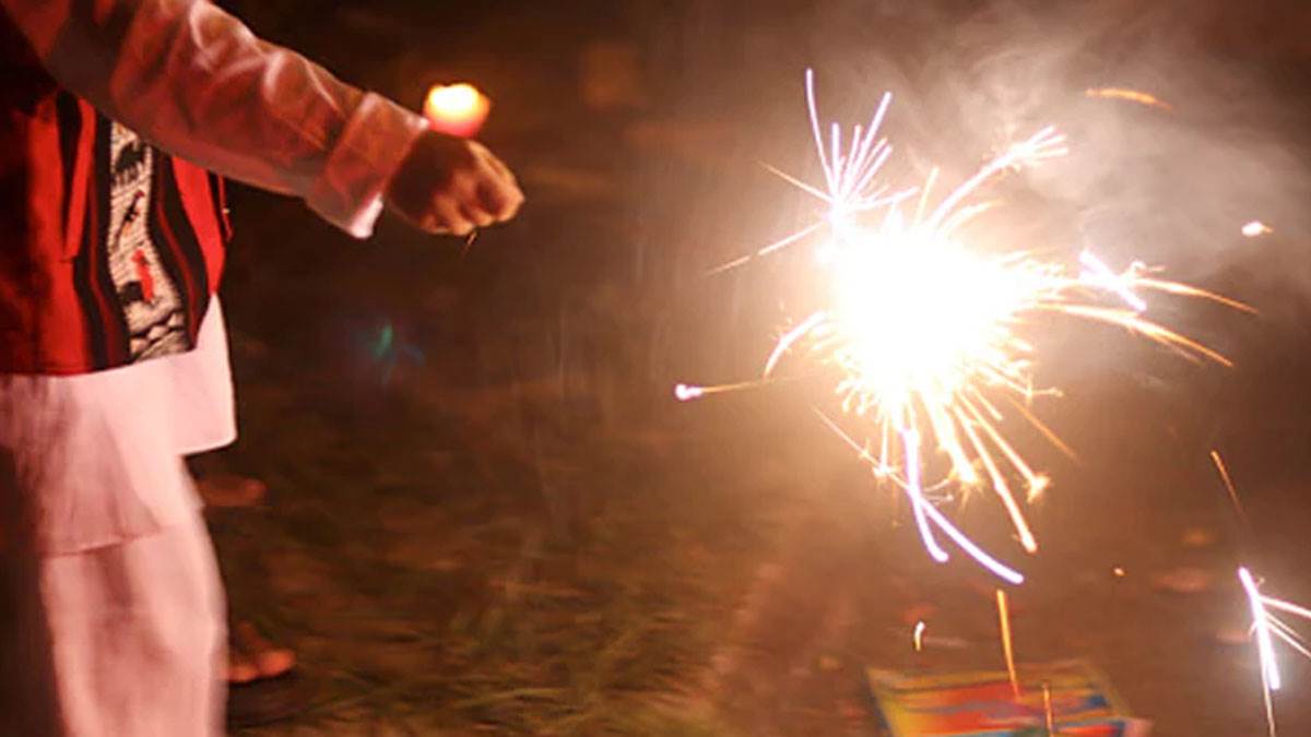 Delhi News: आतिशबाजी में झुलसकर अस्पतालों में इस बार 22.58 प्रतिशत अधिक ...