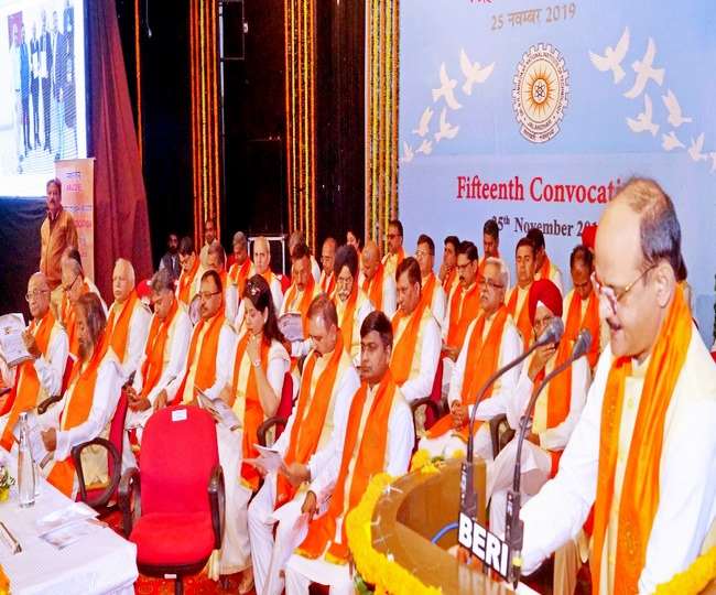 NIT Convocation: श्री श्री रविशंकर विद्यार्थियों से बोले- जीवन जटिल ना ...