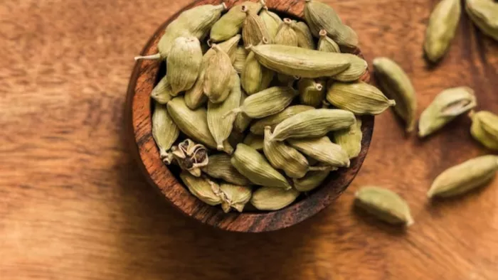 Cardamom Leaves Benefits: क्या आप भी इलायची के छिलके को बेकार समझकर ...