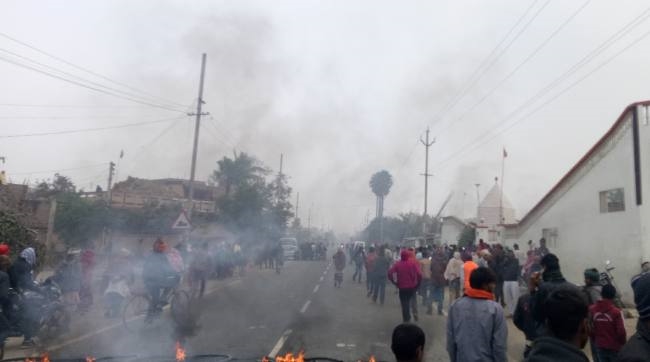 भेल्दी में ट्रक ने कोचिंग जा रही छात्रा को कुचला हंगामा - Truck crushed ...