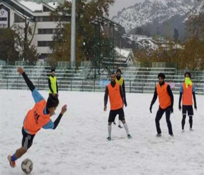 I-League in Kashmir खिलाड़ियों के किक से गोल होगी घाटी की सर्दी - I ...