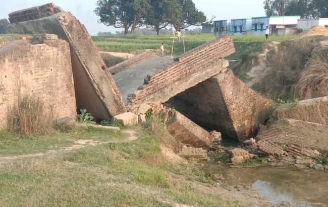 16 वर्ष से ध्वस्त है पुलिया, जिम्मेदार बेखबर - Culvert has been ...