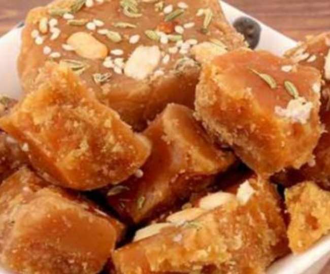 गुड़ में छिपा है स्वाद के साथ सेहत का खजाना सर्दी भगाने में भी कारगर ...