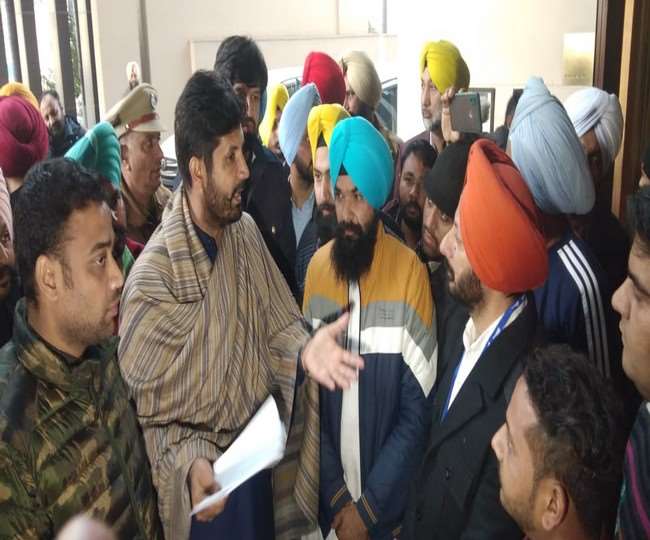 अमृतसर में केजरीवाल से मिले राजा वडिंग, जानिए दिल्ली में पंजाब सरकार की ...