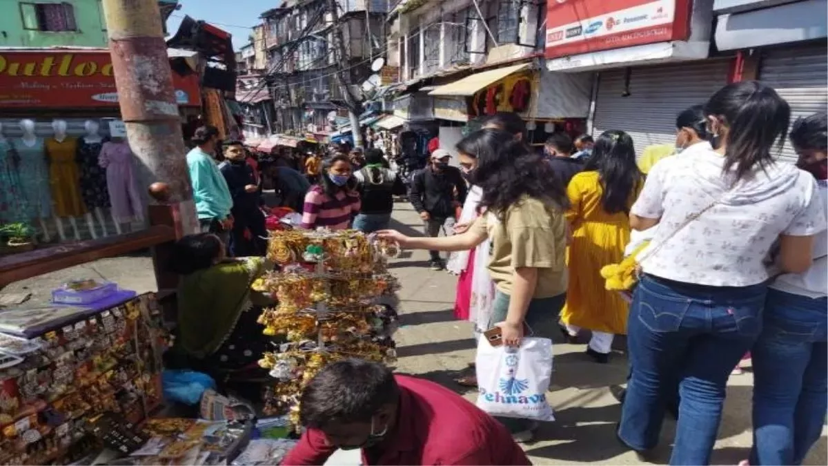 Shimla Winter Carnival: सैलानियों के स्वागत में हर जगह सजा बाजार ...