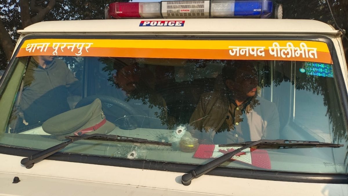 पीलीभीत में मारे गए आतंकियों के शव लेकर जा रही एंबुलेंस रामपुर में हुई ...