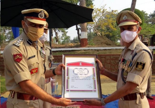 सीआरपीएफ अकादमी कादरपुर के उप कमांडेंट को मिला उत्कृष्टता पदक - Deputy ...