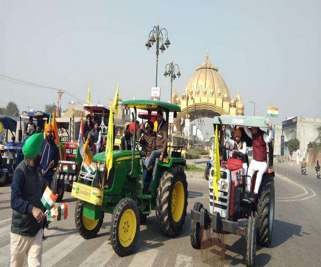 अमृतसर में कृषि कानून के विरोध में किसानों ने निकाला ट्रैक्टर मार्च ...