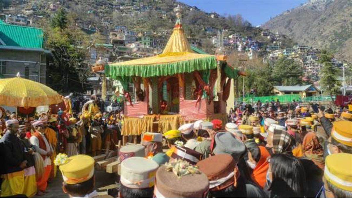 Vasant Panchami पर निकली रघुनाथ जी की भव्य रथयात्रा, भक्तों ने खूब ...