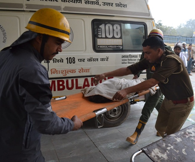 Agra Building Collapse: आगरा में ग‍िरी जर्जर इमारत, रेस्‍क्‍यू टीम ने ...