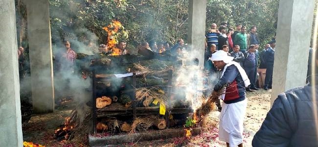 एयरफोर्स के जवान की ससम्मान अंत्येष्टि - Junk drowned in mourning ...