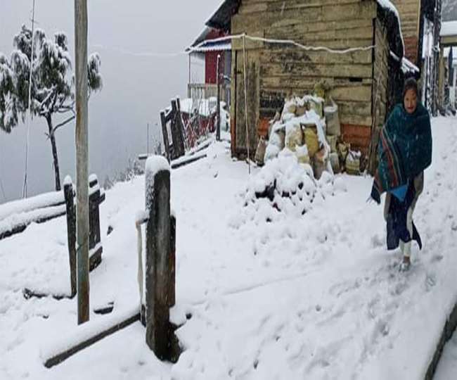 Snowfall In Darjeeling: दार्जिलिंग में बारिश और बर्फबारी से जनजीवन अस्त ...