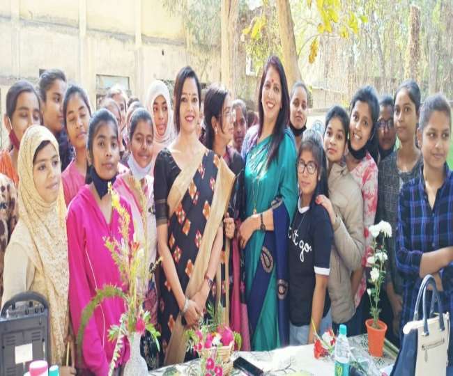 Allahabad University: NSS की स्वयंसेवियों को आत्मसुरक्षा का पाठ पढ़ाया ...