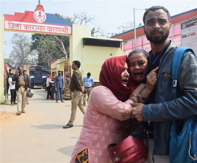 Violence in Varanasi District Jail: इन 10 तस्‍वीरों में जानिए वाराणसी ...