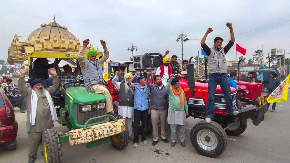Kisan Andolan Day 14: SKM के आह्वान पर प्रदेशभर में निकाला ट्रैक्टर ...