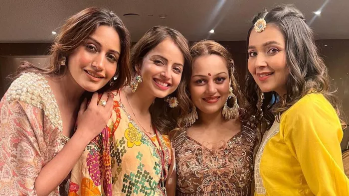 Nehalaxmi Iyer की हल्दी सेरेमनी में झूमीं 'इश्कबाज' की 'संस्कारी बहुएं ...