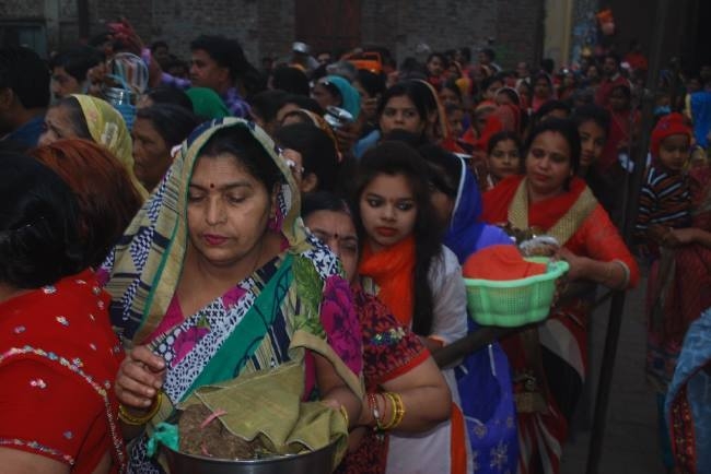 बासौड़ा पूजन कर मांगी मन्नत, देवी मंदिरों पर रही भारी भीड़