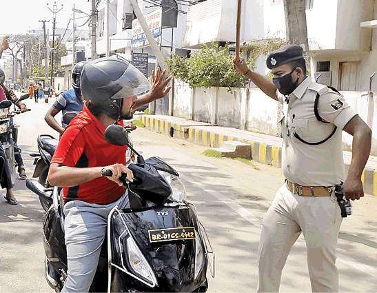 Patna Lockdown Update बाईपास पर लगा रहा यात्रियों का मजमा, पुलिस के छूटे पसीने - stranded ...