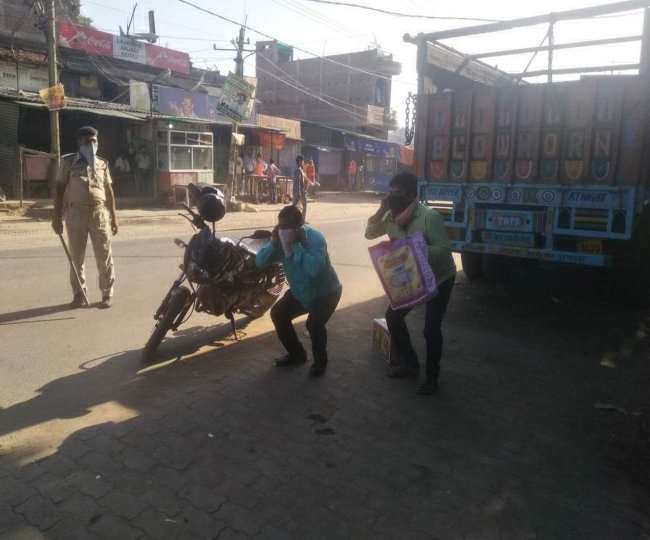 Patna Lockdown Update पुलिस ने याद दिलाए बचपन के दिन, बेवजह बाहर निकलने पर करवाई उठक-बैठक ...