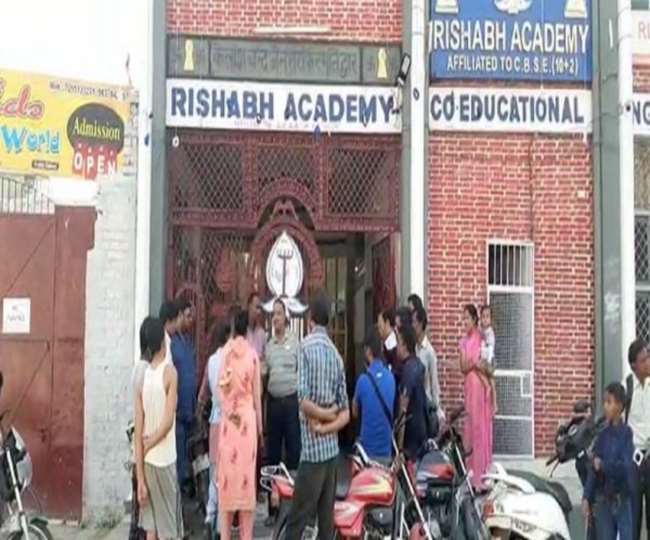 मेरठ ऋषभ एकेडमी पर कब्जे की कोशिश, आपसी वर्चस्व की लड़ाई में एक शिक्षण संस्थान बर्बादी की कगार ...