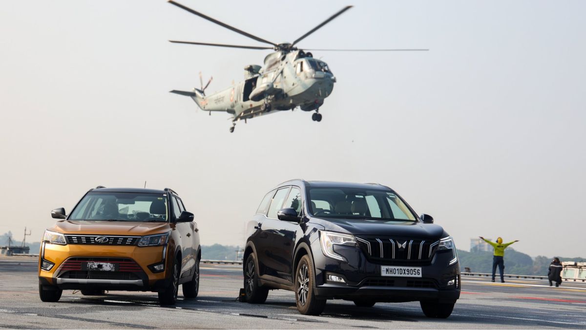 INS विक्रांत एयरक्राफ्ट पर कोस्टल रैली में दिखीं महिंद्रा की कारें ...
