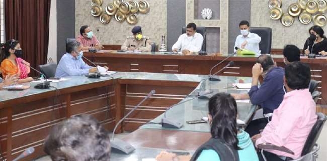 Coronavirus : मुरादाबाद में हॉटस्पॉट इलाकों में दवा और खाद्य पदार्थों ...