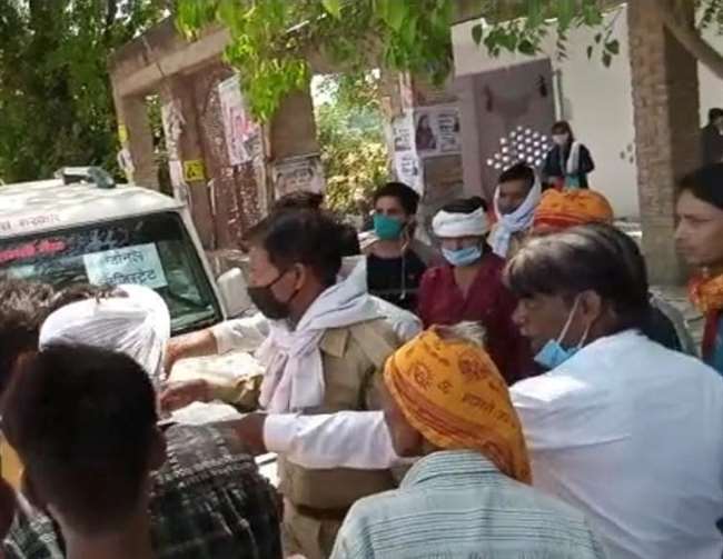 UP Panchayat Chunav औरैया के जमुहां गांव में प्रधान पद के दो ...