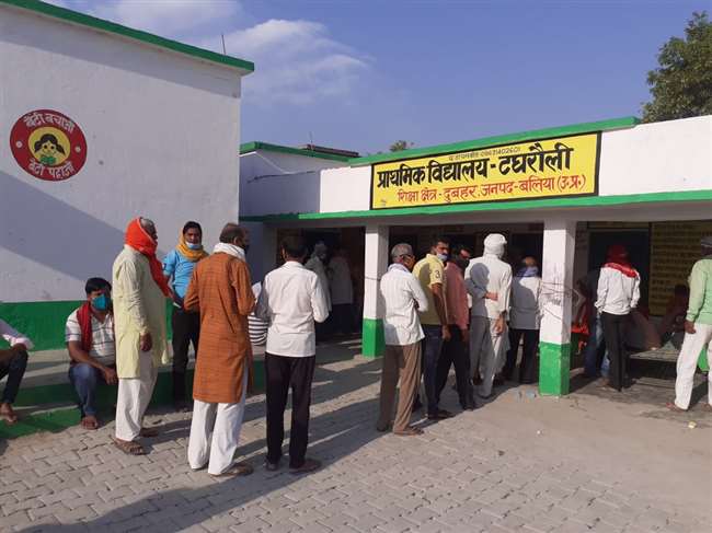 Ballia, UP Panchayat Chunav News : बलिया जिले में शाम पांच बजे तक 54.75 ...