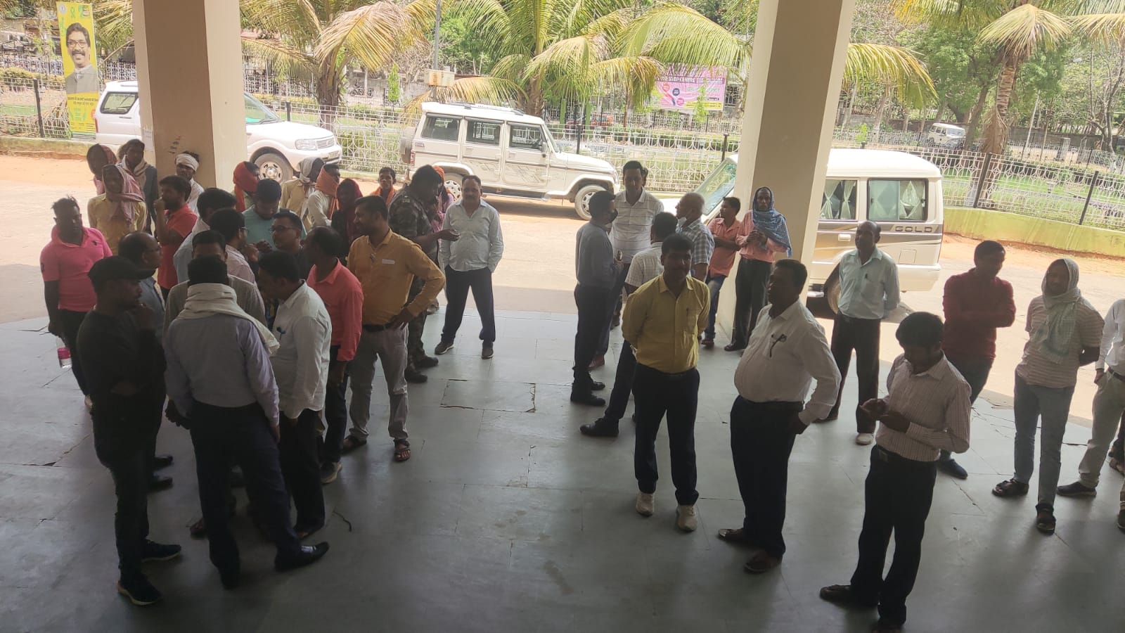 Jharkhand: गांधीवादी टाना भगतों का भड़का आक्रोश... कलेक्ट्रेट से अफसरों ...