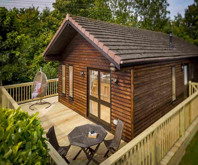 सैलानियों को खूब भाते हैं Lodge और Resort, पर बुनियादी अंतर की नहीं ...