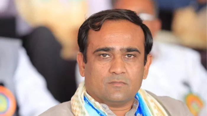 Surat: सूरत लोकसभा सीट से नामांकन रद होने के बाद नीलेश कुंभानी पर ...