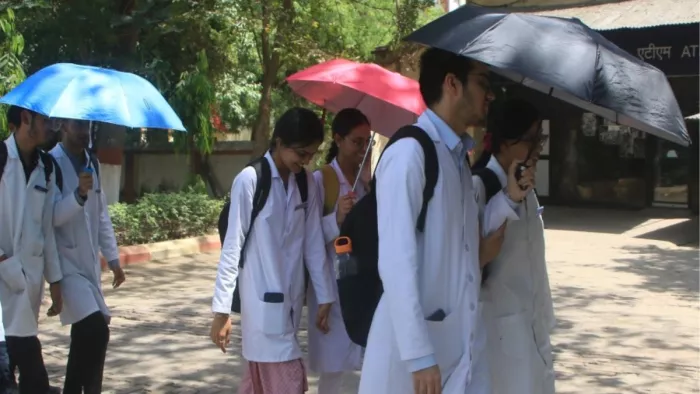 UP Heat wave: महादेव के शहर का पारा पहुंचा 44 डिग्री पार, धधक उठा दिन ...