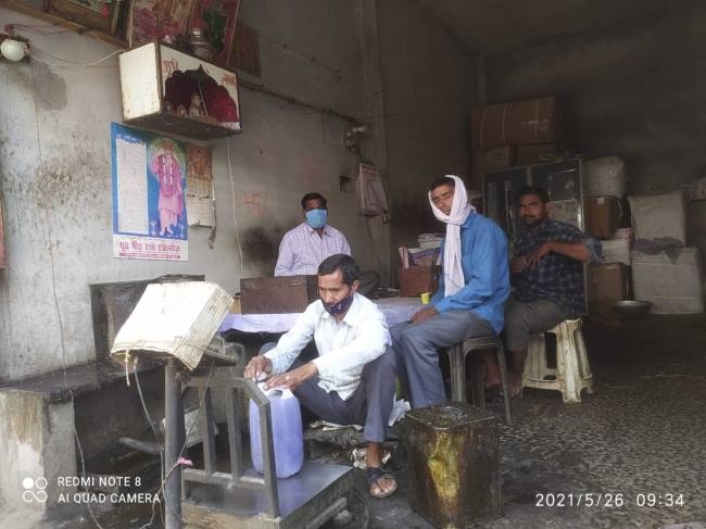 मुनाफाखोरों के खेल में मोहरा बन गया सरसों का 'तेल' - Mustard char(39 ...