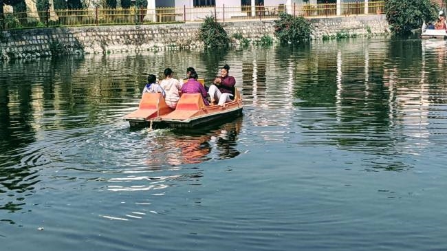 इस तालाब पर शोध करते विदेशी, मुख्यमंत्री कर चुके पुरस्कृत - talab talab ...