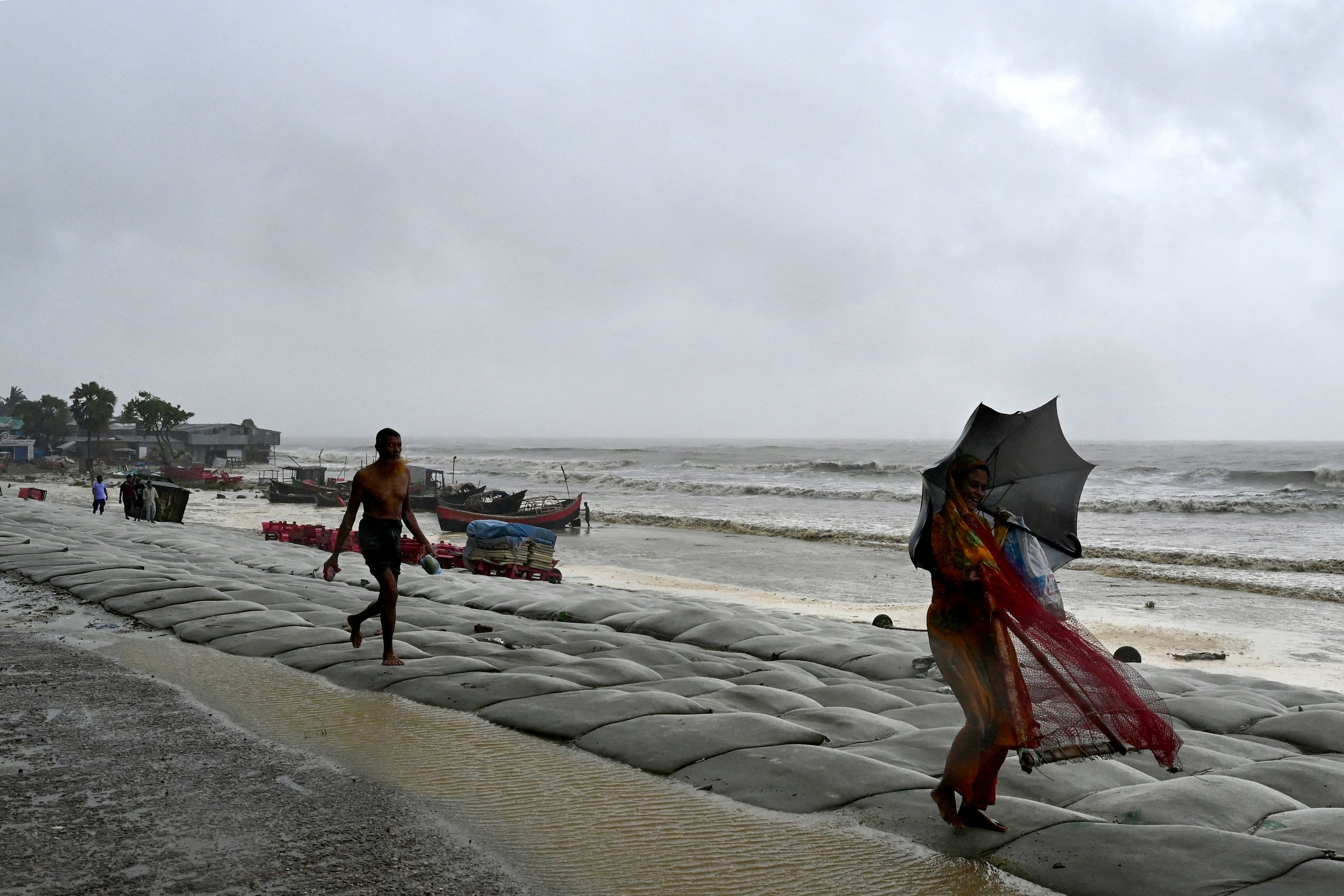 Cyclone Remal Alert: बांग्लादेश और बंगाल के तटों से टकराने वाला है ...