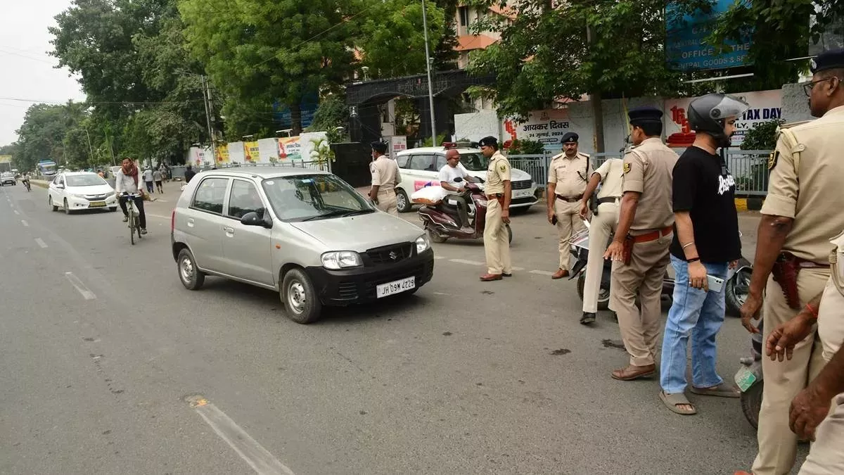 Patna News: बोरिंग रोड में फायरिंग के बाद कार्रवाई, दारोगा सहित 18 ...