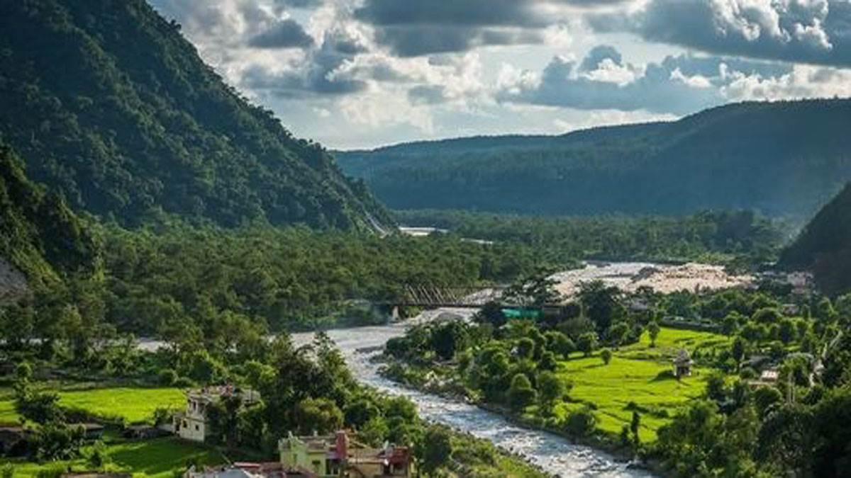 Dehradun से महज 18 किमी दूर बसा है पर्वतों के बीच हरियाली से भरा संसार ...